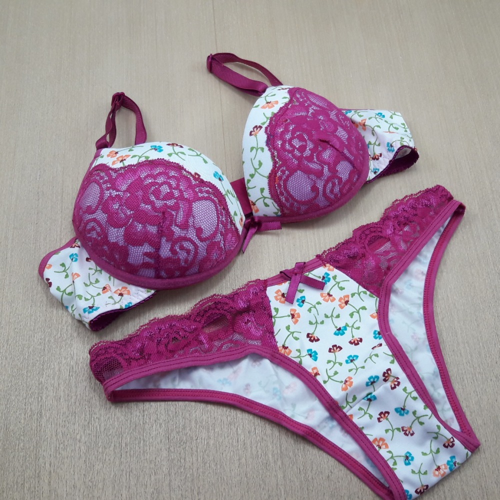 Conjunto Juvenil com Bojo em Microfibra Estampada e Renda